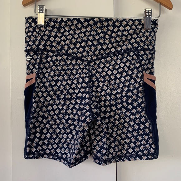 Fabletics | Shorts | Fabletics Trinity Motion365 Mid Rise 5 Short ...